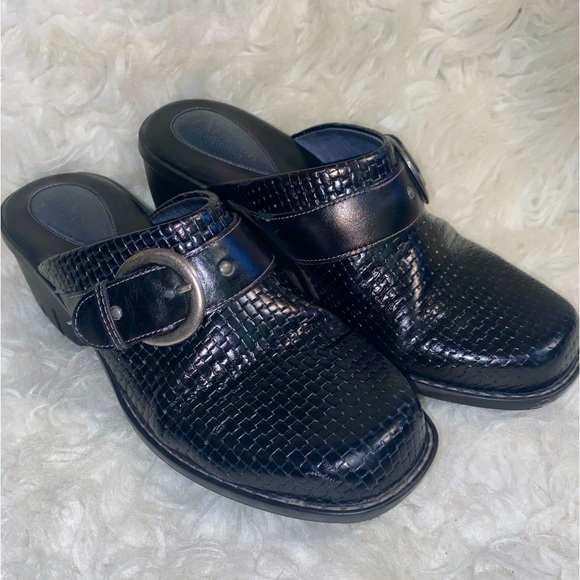Clarks | Shoes | Clarks Womens Artisan Black Woven Leather Clogs Slides ...